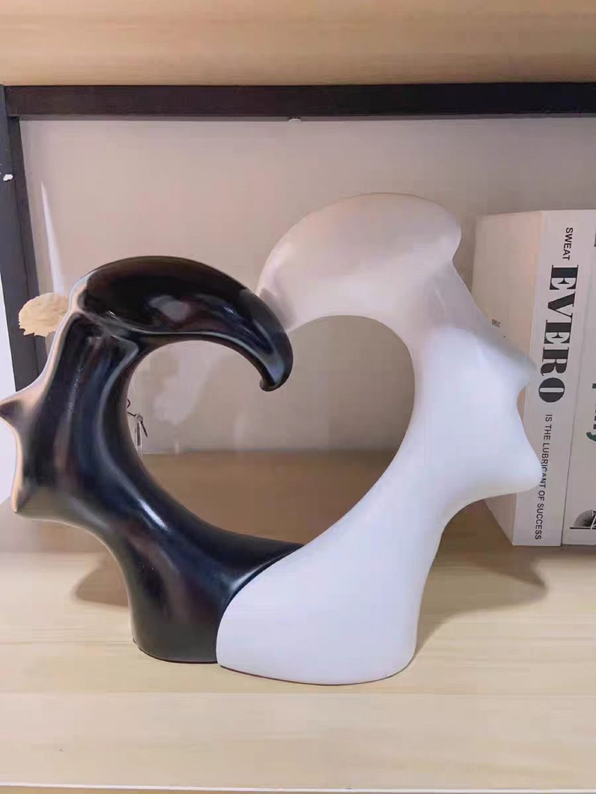 Love Resin Couple Sculpture - Homey Decor